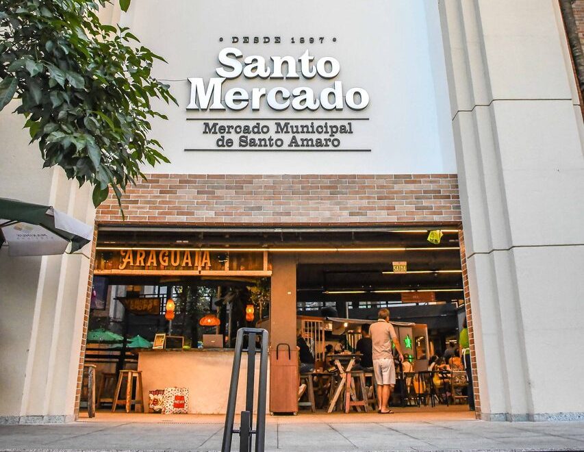 Santo Mercado estreia dois eletropostos para “carregar” carros ...
